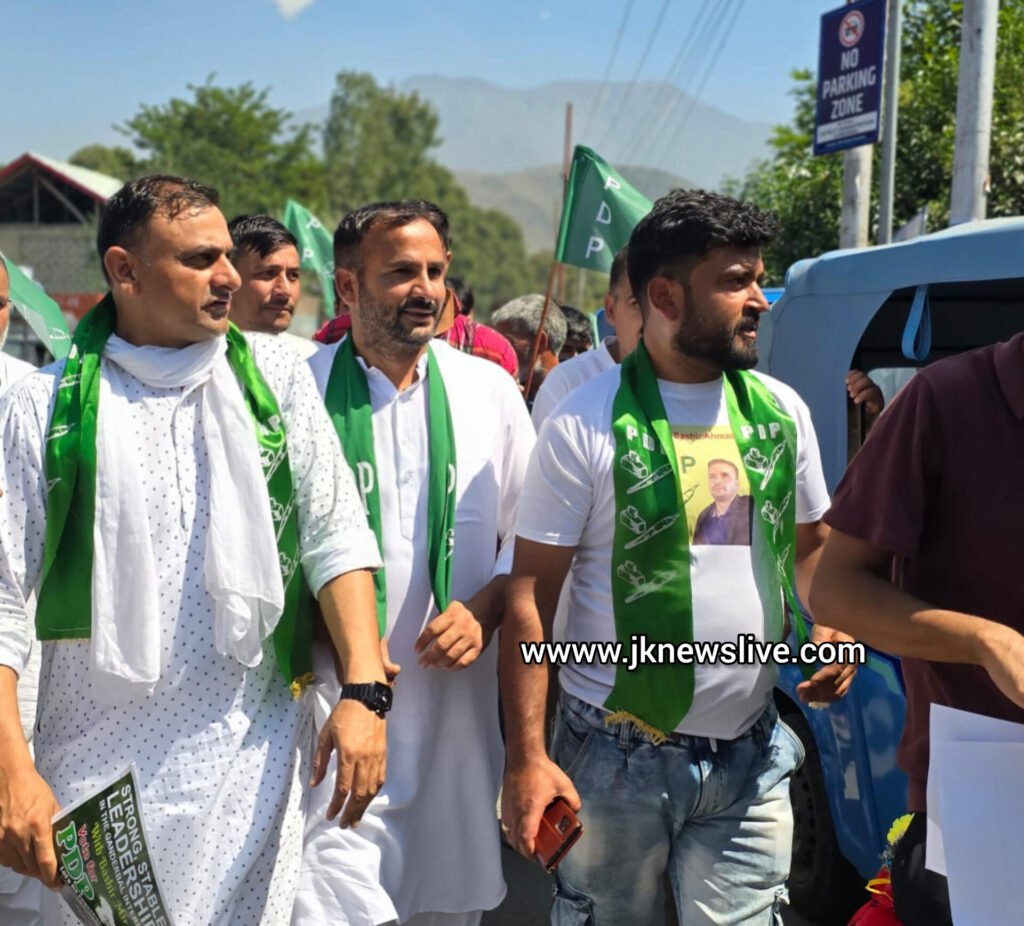 PDP candidate Bashir Ahmad Mir leads foot march in Gbl - JK News Live